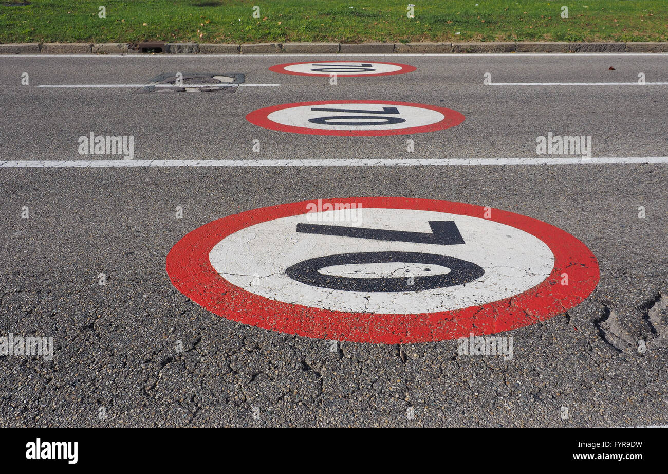 Traffic signs maximum speed 70 hi-res stock photography and images - Alamy