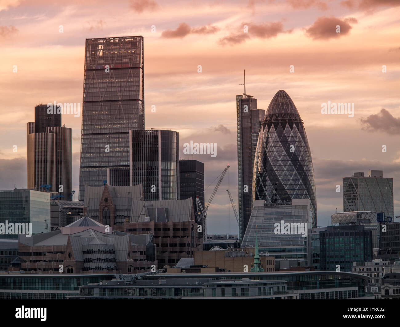 London financial district skyline hi-res stock photography and images ...