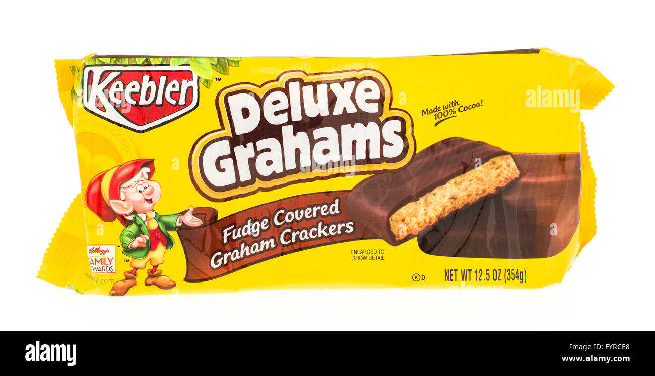 Winneconni, WI - 23 June 2015: Package of Keebler deluxe grahams fudge ...