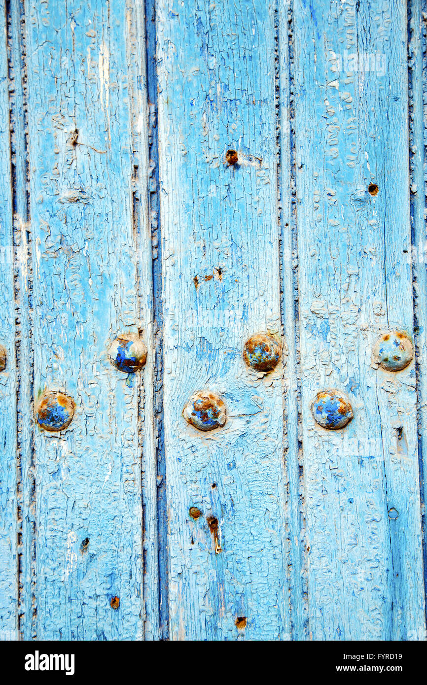 stripped in the wood door rusty nail Stock Photo - Alamy