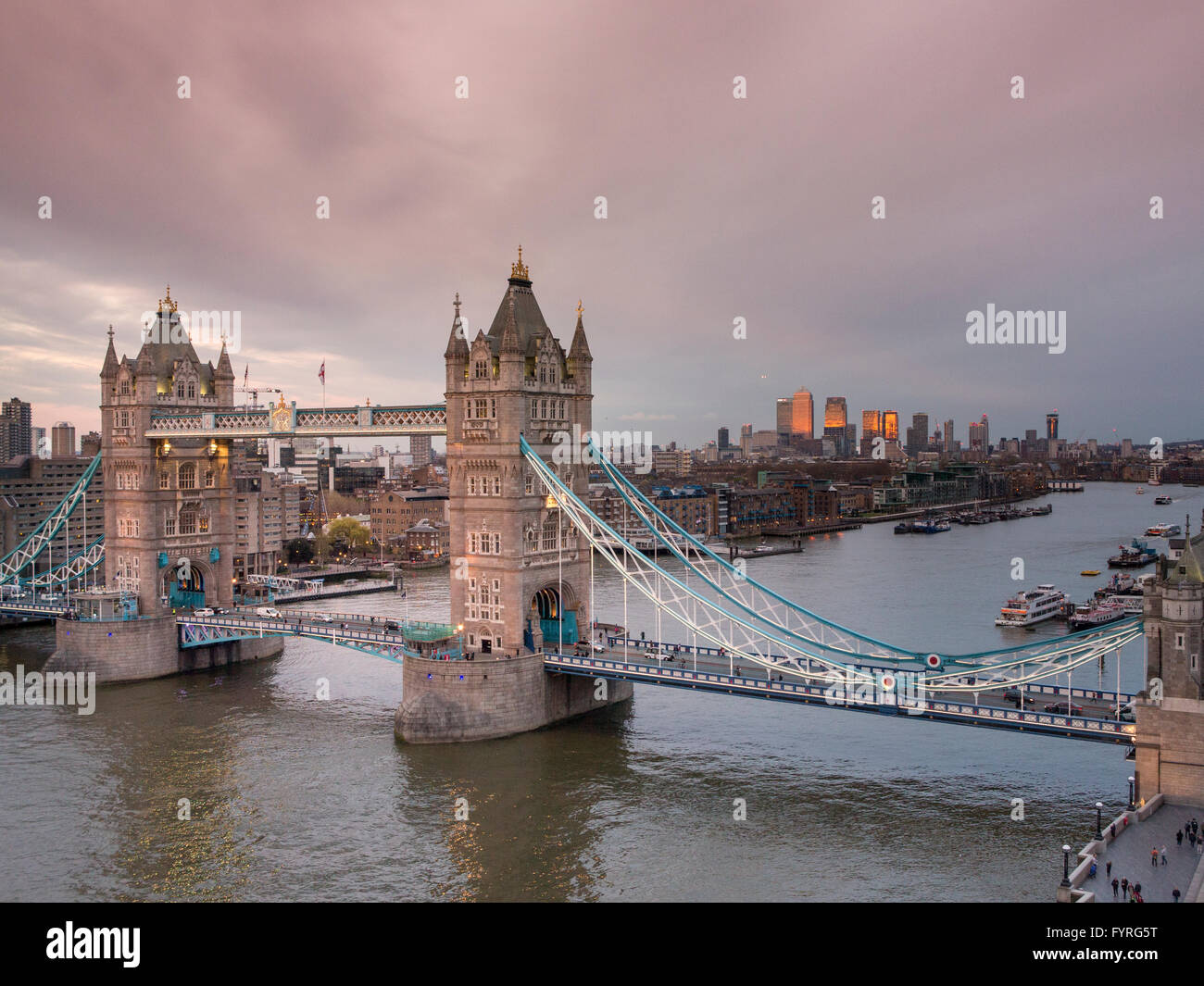 Bridge one pound hi-res stock photography and images - Alamy