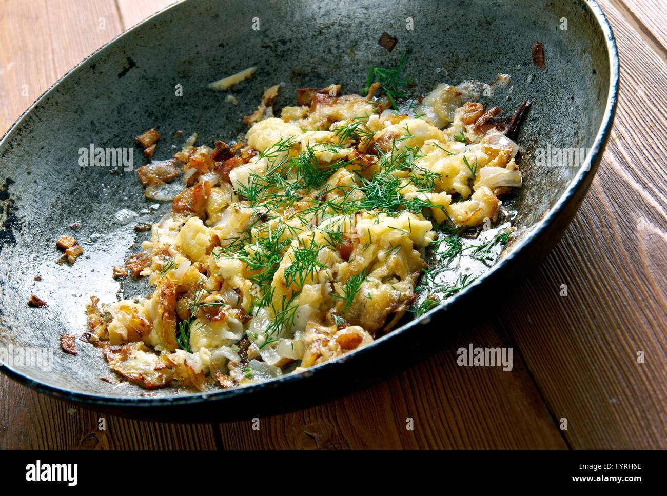 Kasnocken austrian spaetzle austria hi-res stock photography and images ...