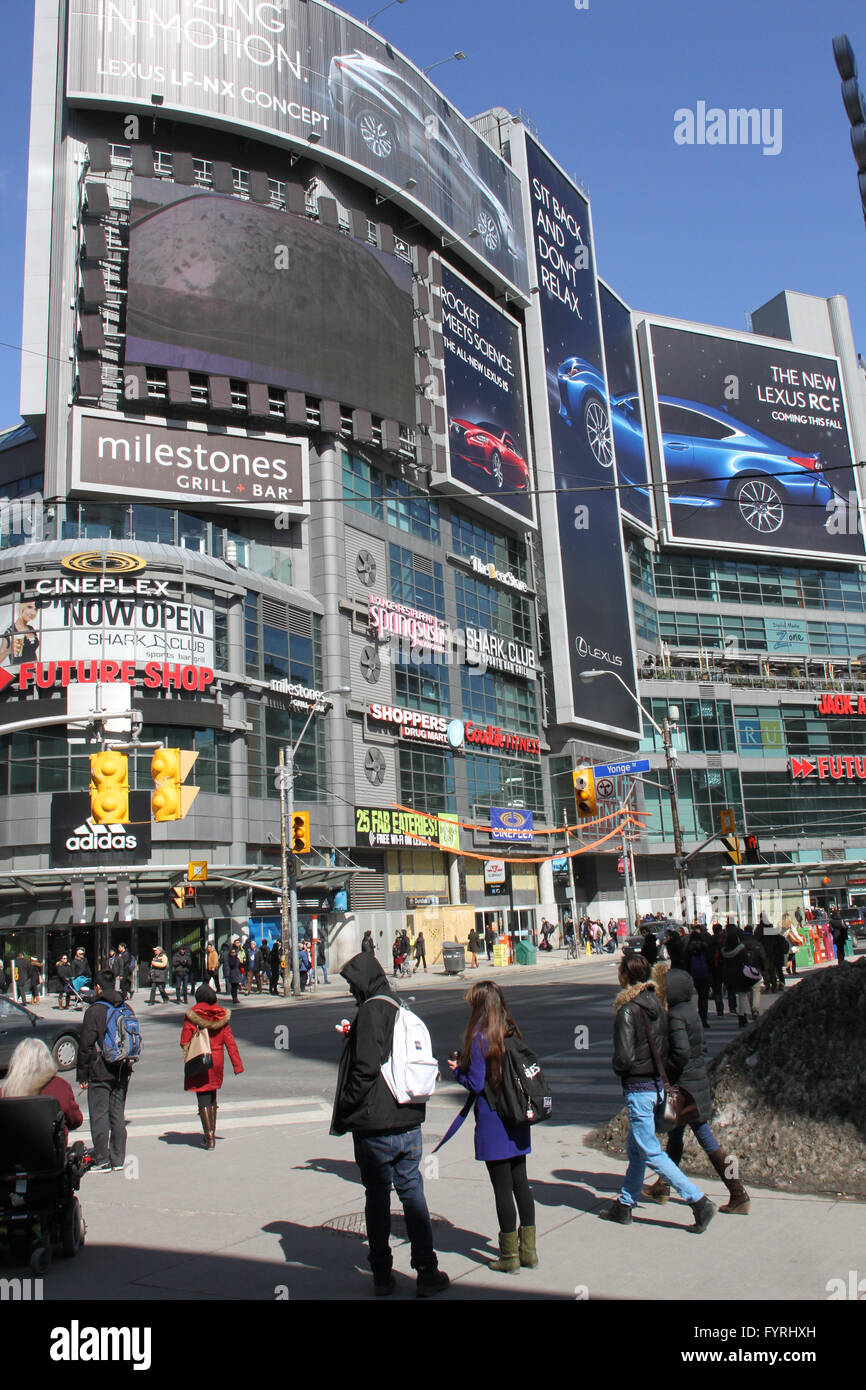 Yonge dundas square public hi-res stock photography and images - Alamy