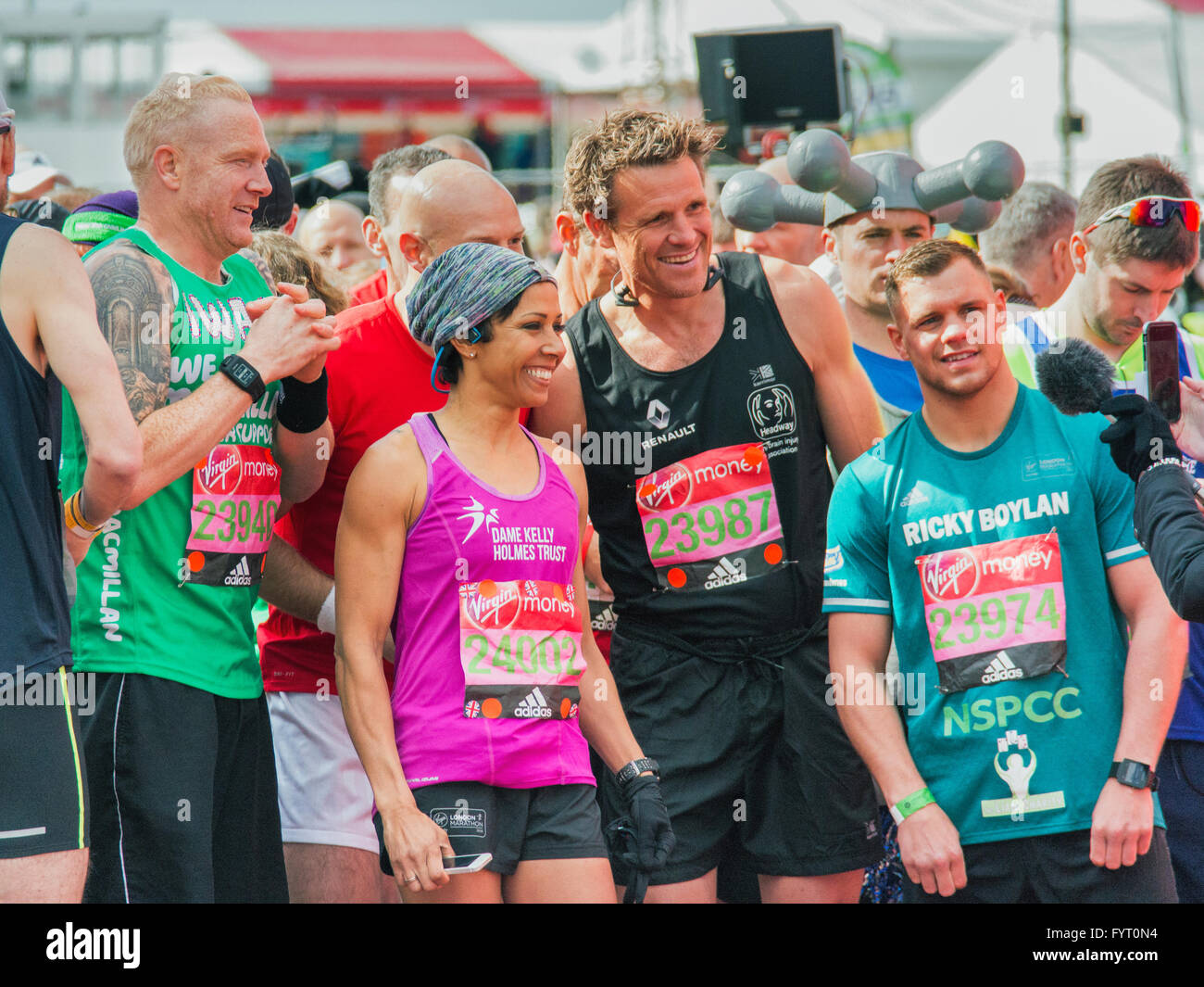 London marathon start line hi-res stock photography and images - Alamy
