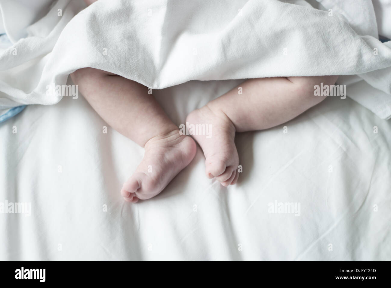 Obstetrics neonatal baby feet close-ups Stock Photo - Alamy