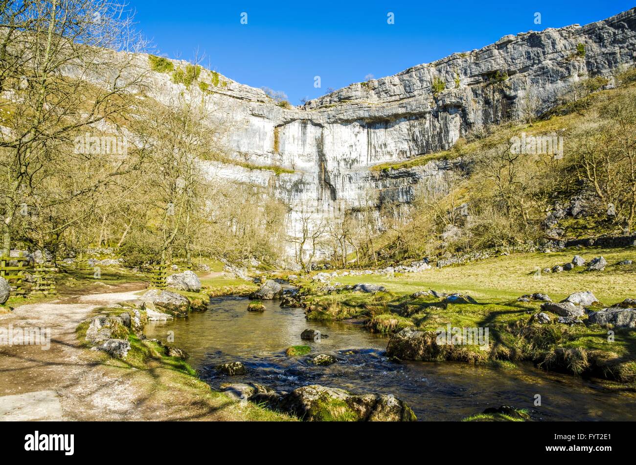 Malham Cove, North Yorkshire, England Stock Photo - Alamy