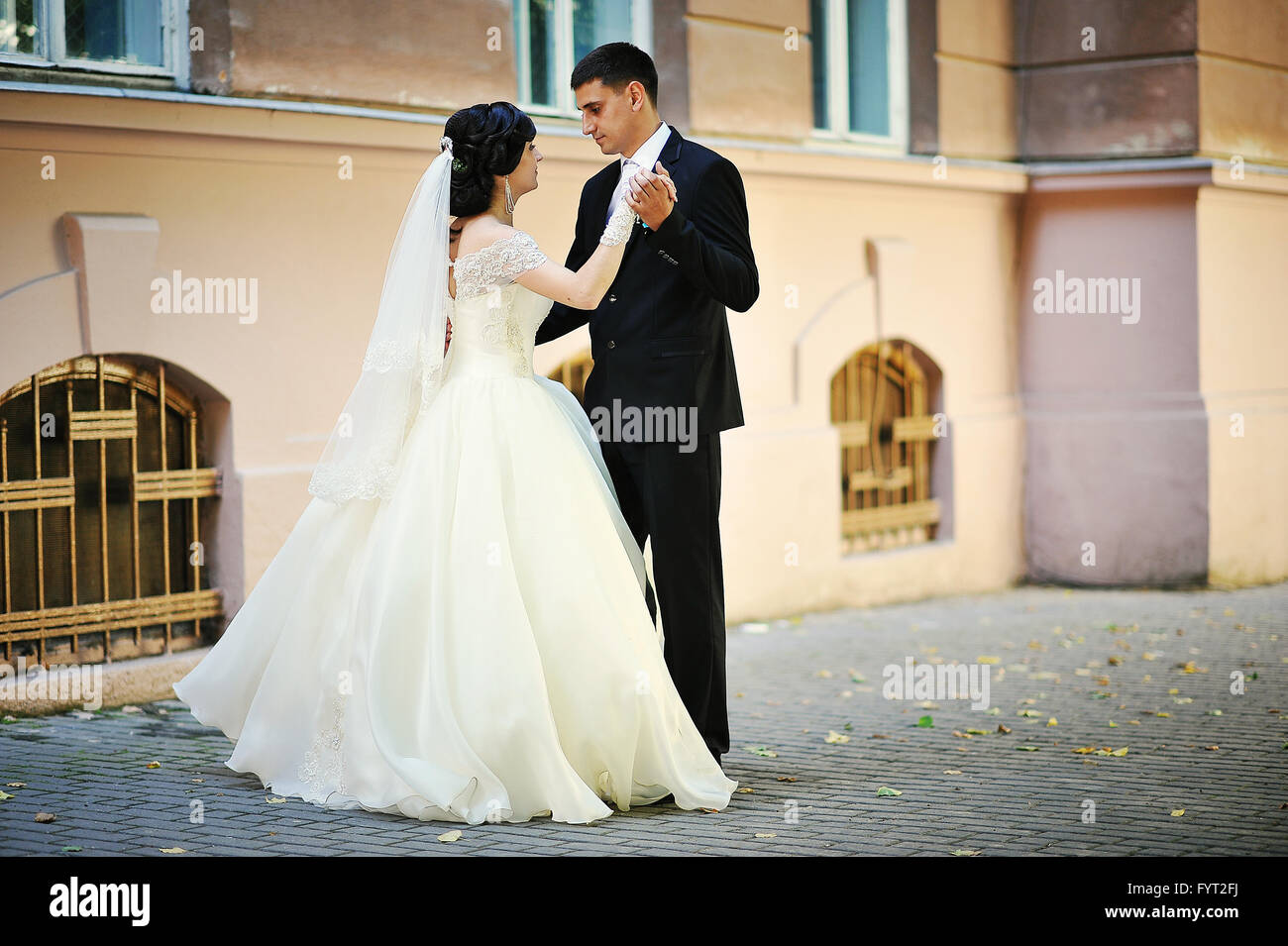 Dance wedding couple Stock Photo - Alamy