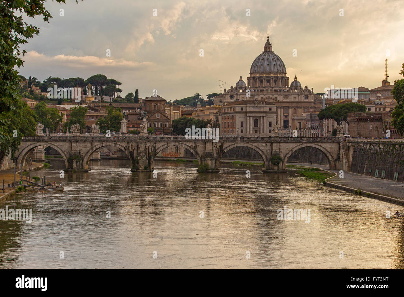 Vatican City with Saint Peter's Basilica at dusk Stock Photo - Alamy