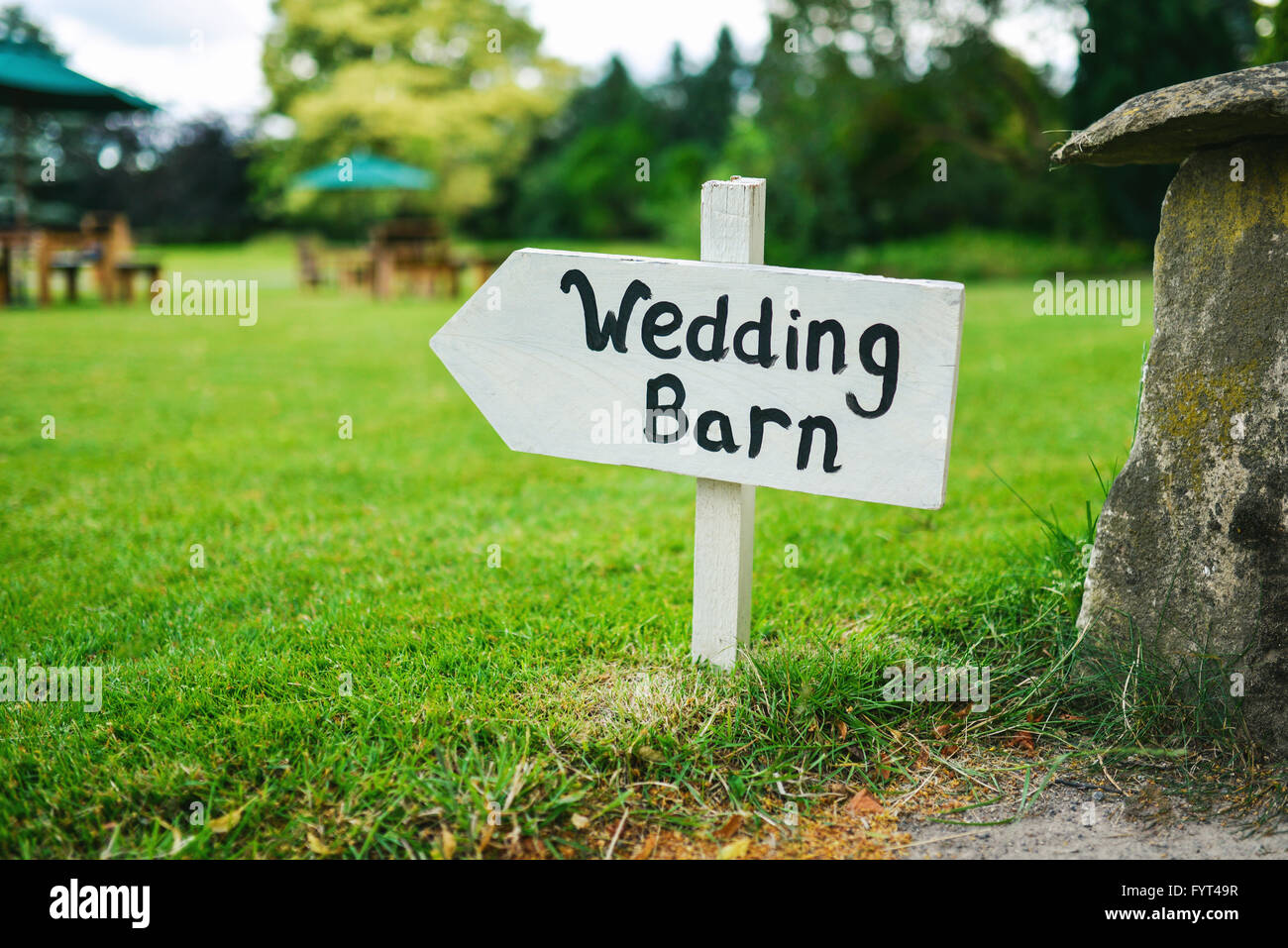 wedding barn sign Stock Photo - Alamy