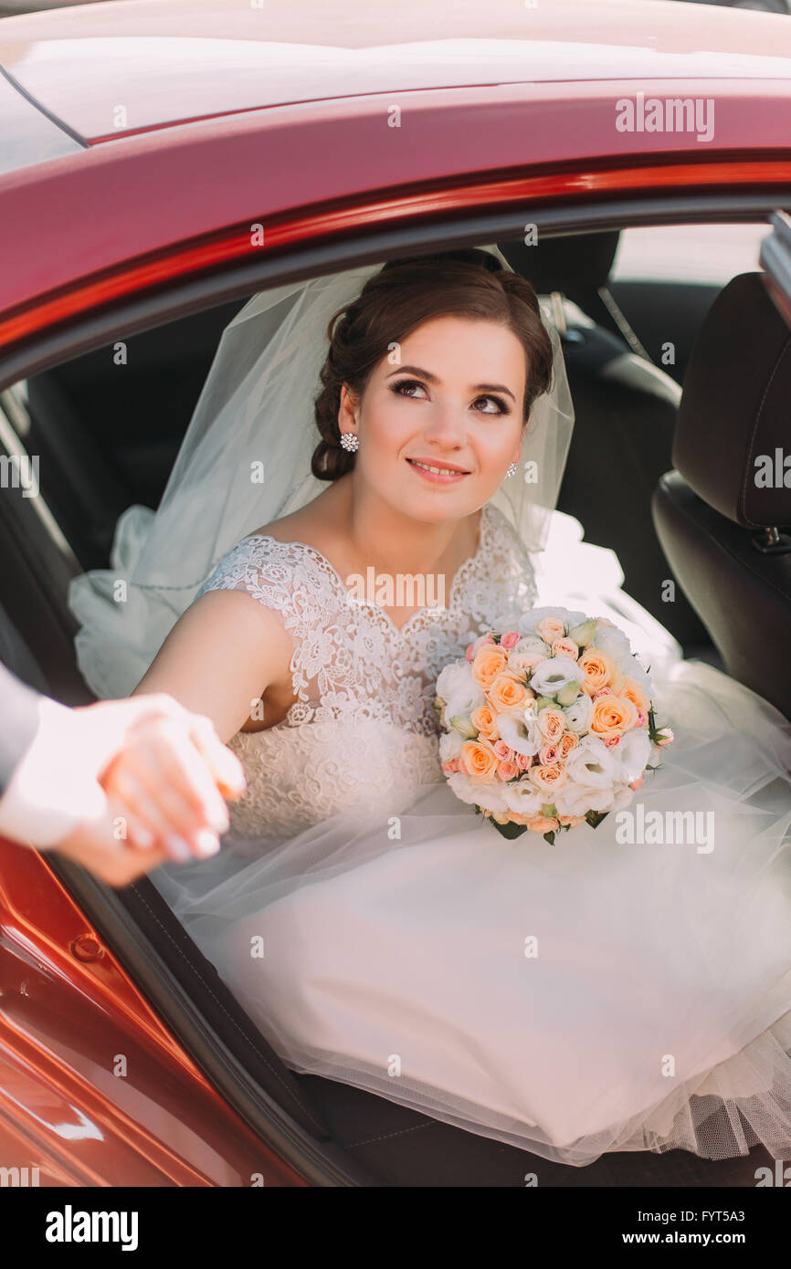 Bride and groom in car hi-res stock photography and images - Alamy