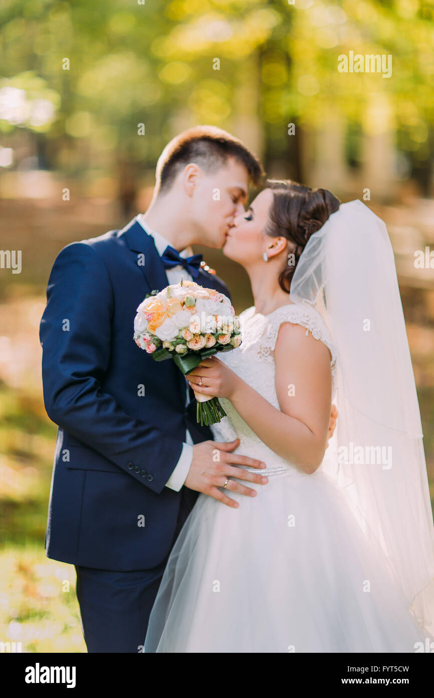 Bride kissing flower girl hi-res stock photography and images - Alamy
