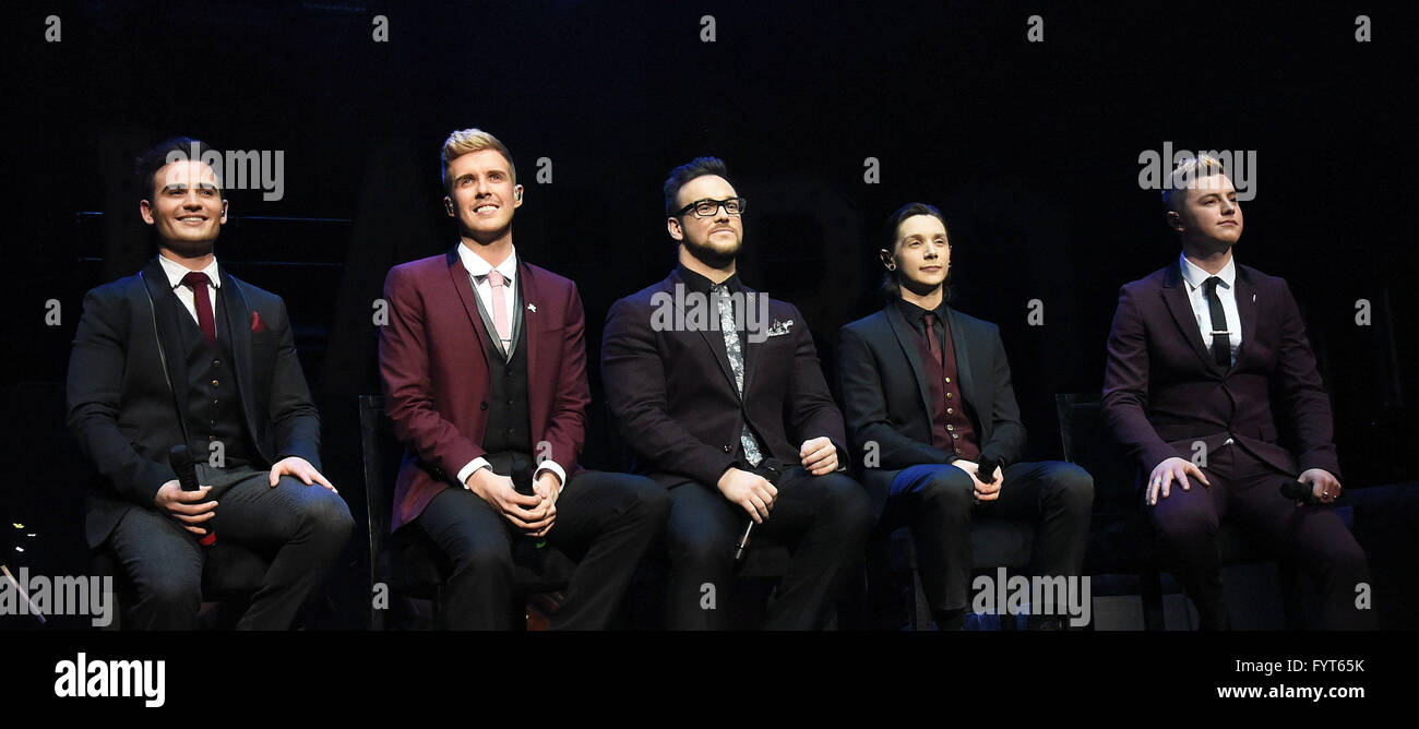 Collabro hi-res stock photography and images - Alamy