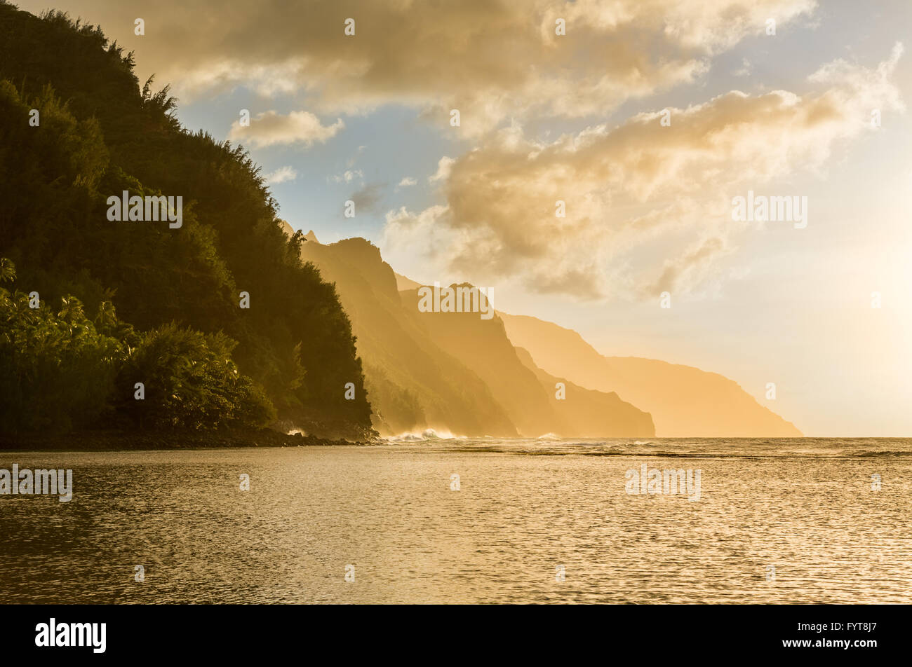 Sunset along Na Pali coast from Ke'e Beach Stock Photo - Alamy
