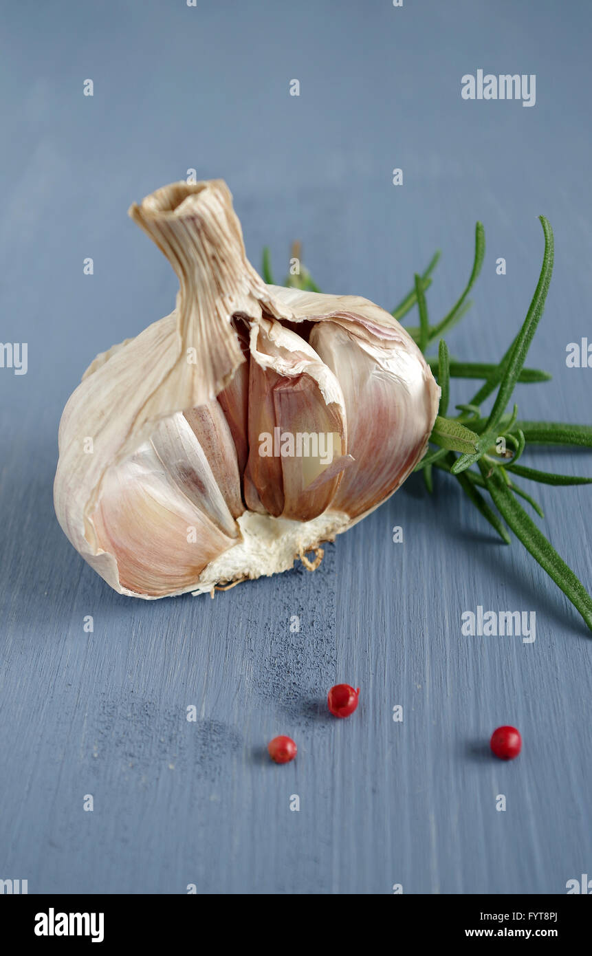 Rote knoblauchknollen hi-res stock photography and images - Alamy