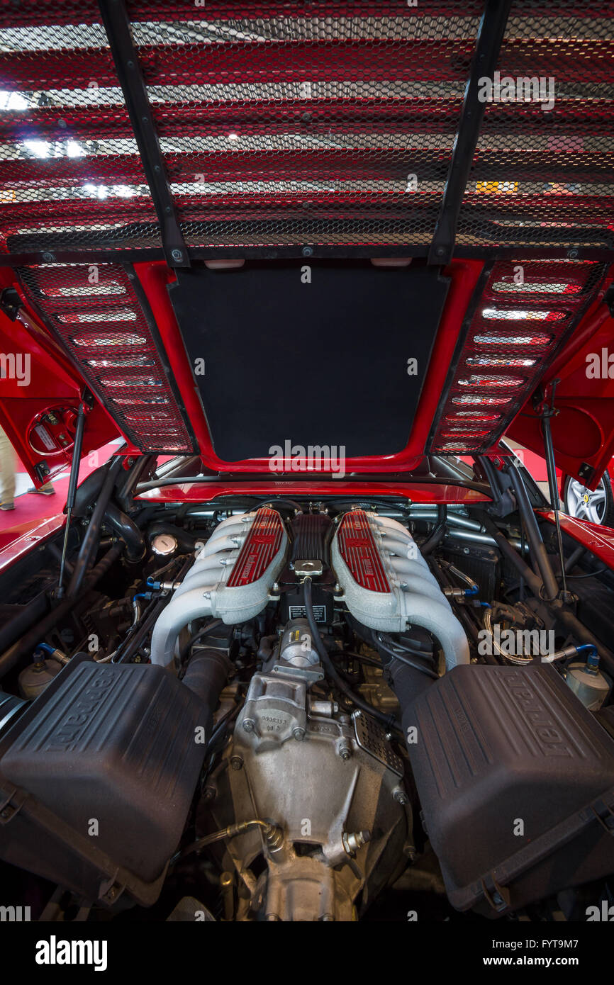 Engine of sports car Ferrari F512 M Testarossa, 1995 Stock Photo - Alamy