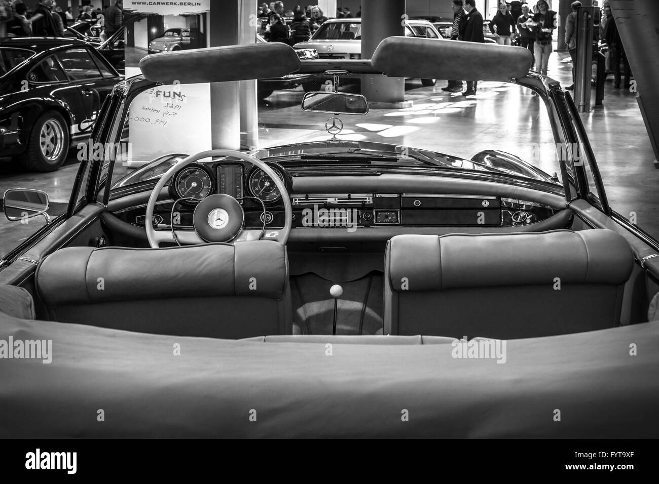 Interior dashboard old mercedes 220 hi-res stock photography and images ...