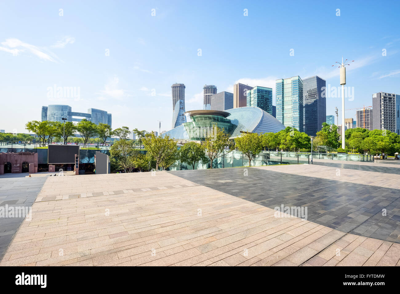Modern city square hi-res stock photography and images - Alamy