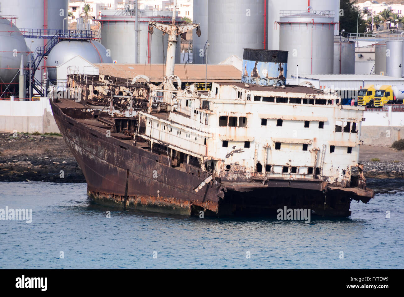 Abandoned Metal Rusty Ship Stock Photo - Alamy