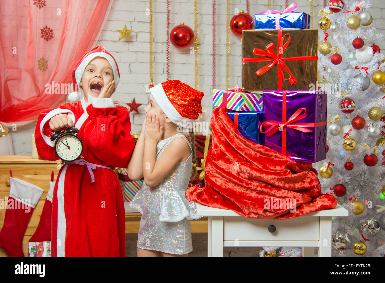 Deliver presents hi-res stock photography and images - Alamy