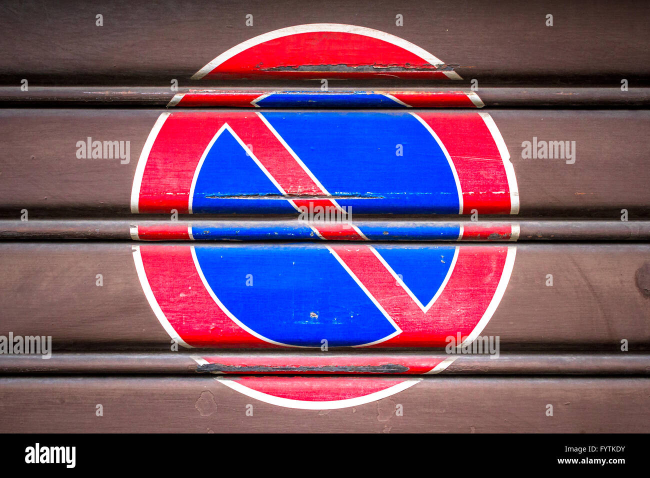 Old rusty parking sign hi-res stock photography and images - Alamy