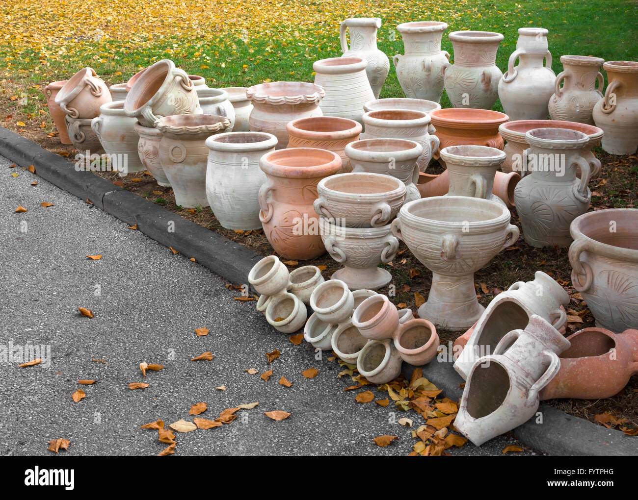 Oman traditional pots hi-res stock photography and images - Alamy