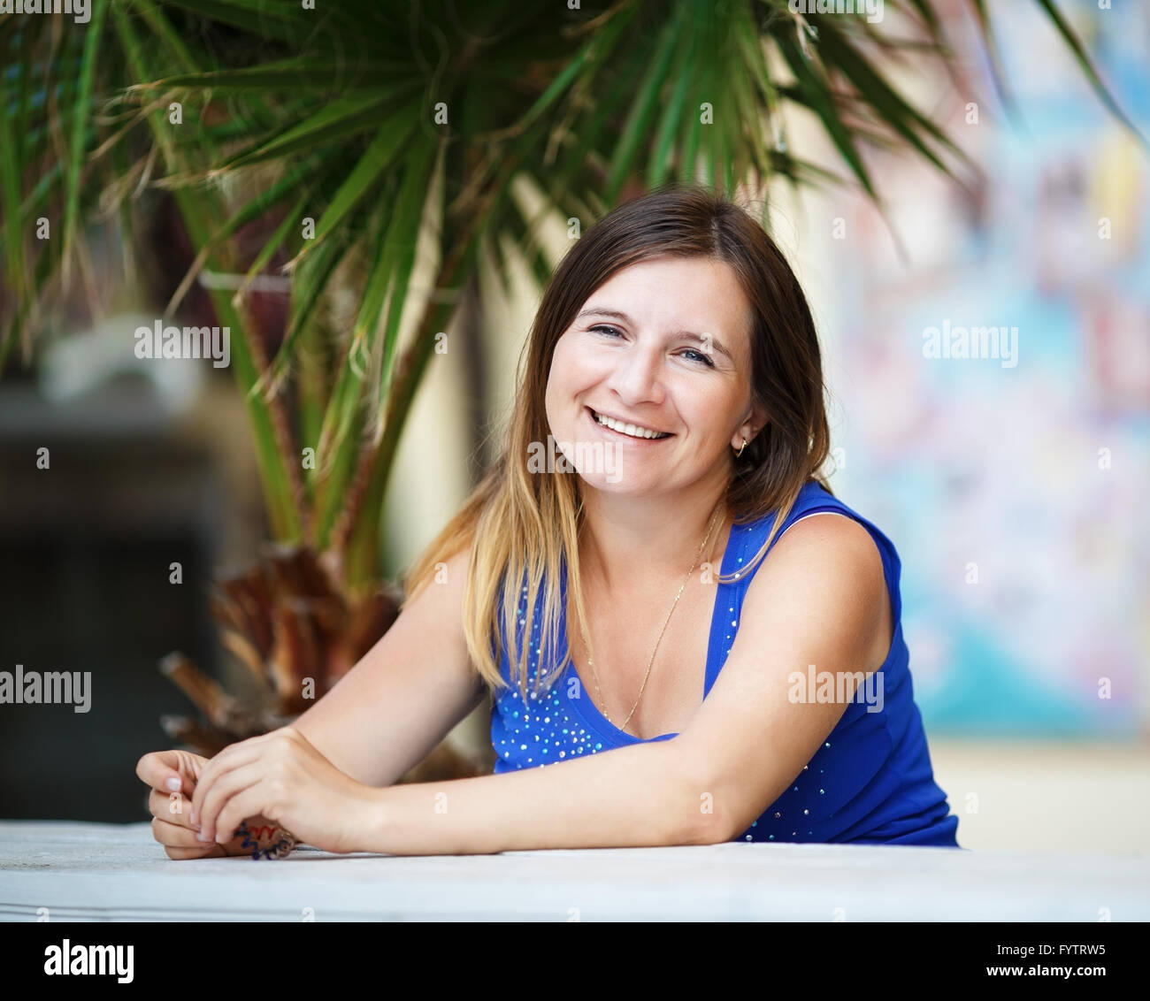 Pretty girl laughing smiling camera hi-res stock photography and images ...