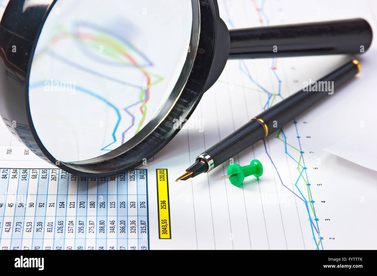 Newspaper graphs hi-res stock photography and images - Alamy