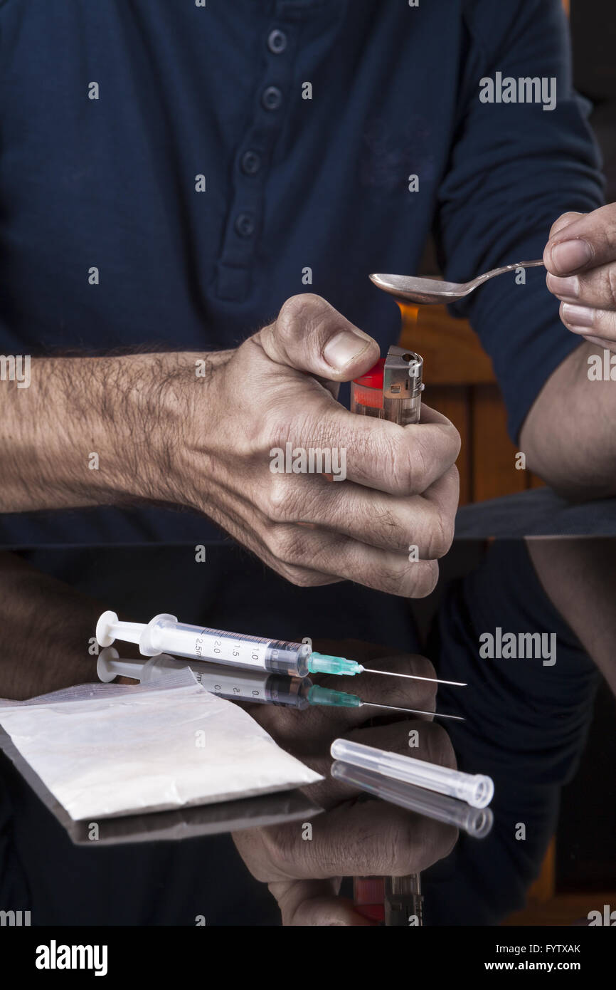 Drugs spoon lighter syringe hi-res stock photography and images - Alamy