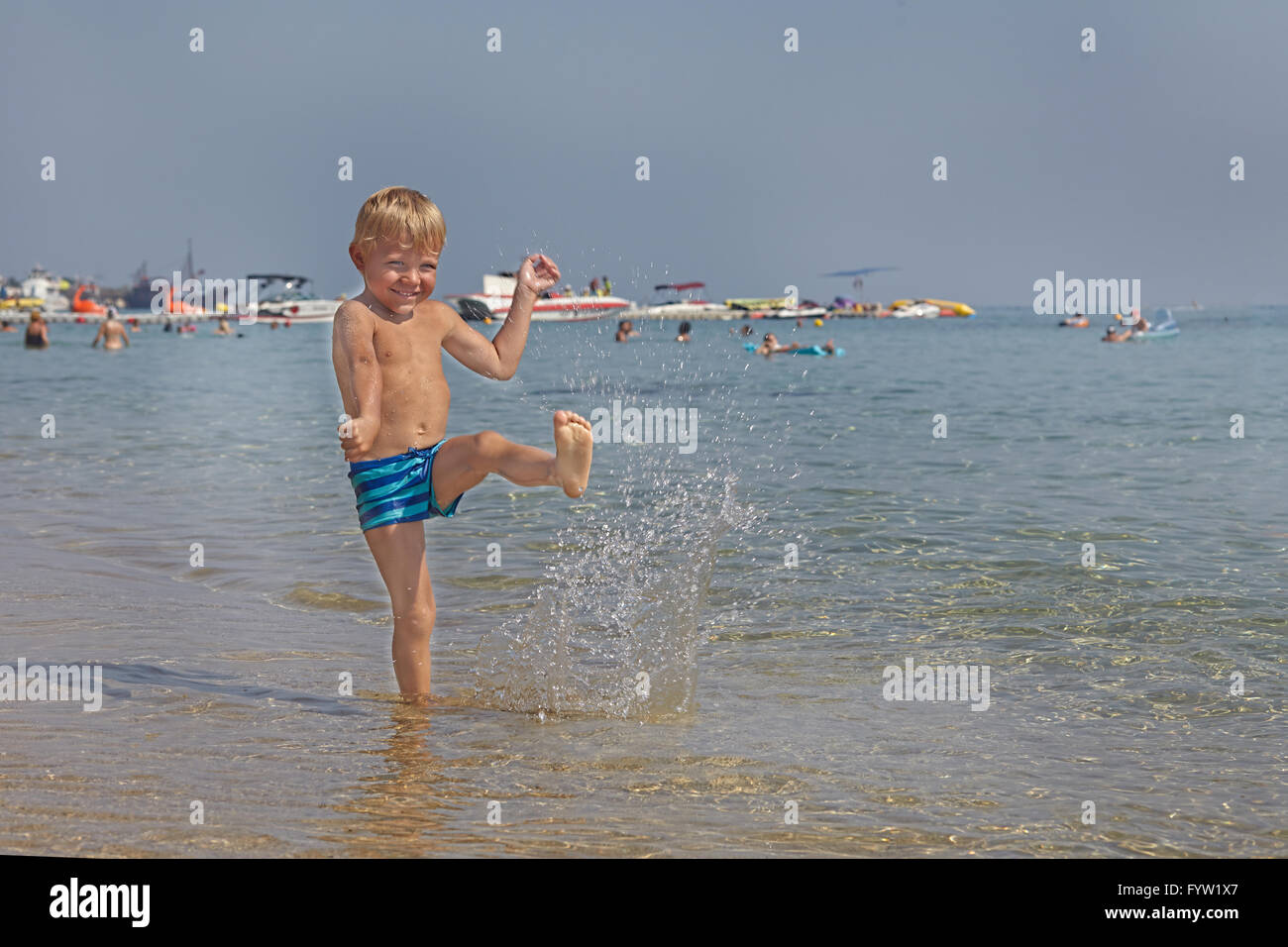 Happy kid hi-res stock photography and images - Alamy