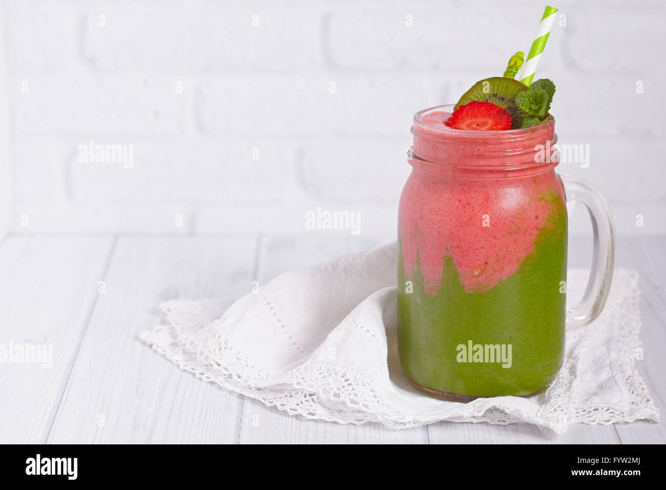 Mason Jar of fresh smoothie Stock Photo - Alamy