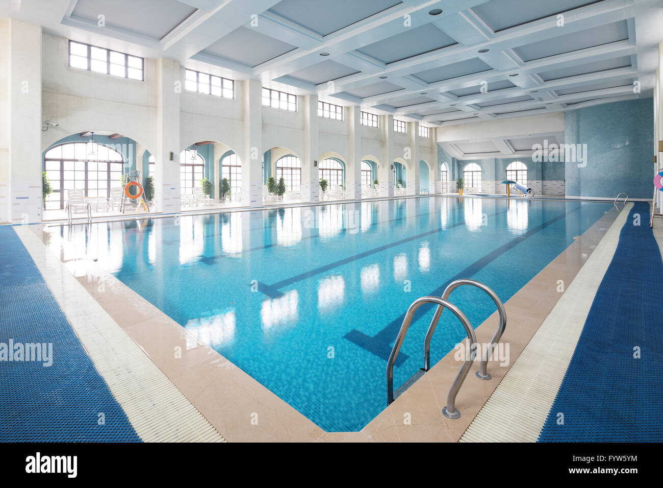 Modern swimming pool hi-res stock photography and images - Alamy