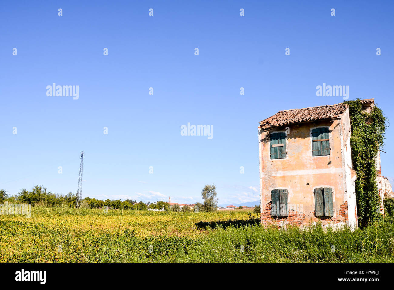 Abandoned House Exterior Stock Photo - Alamy