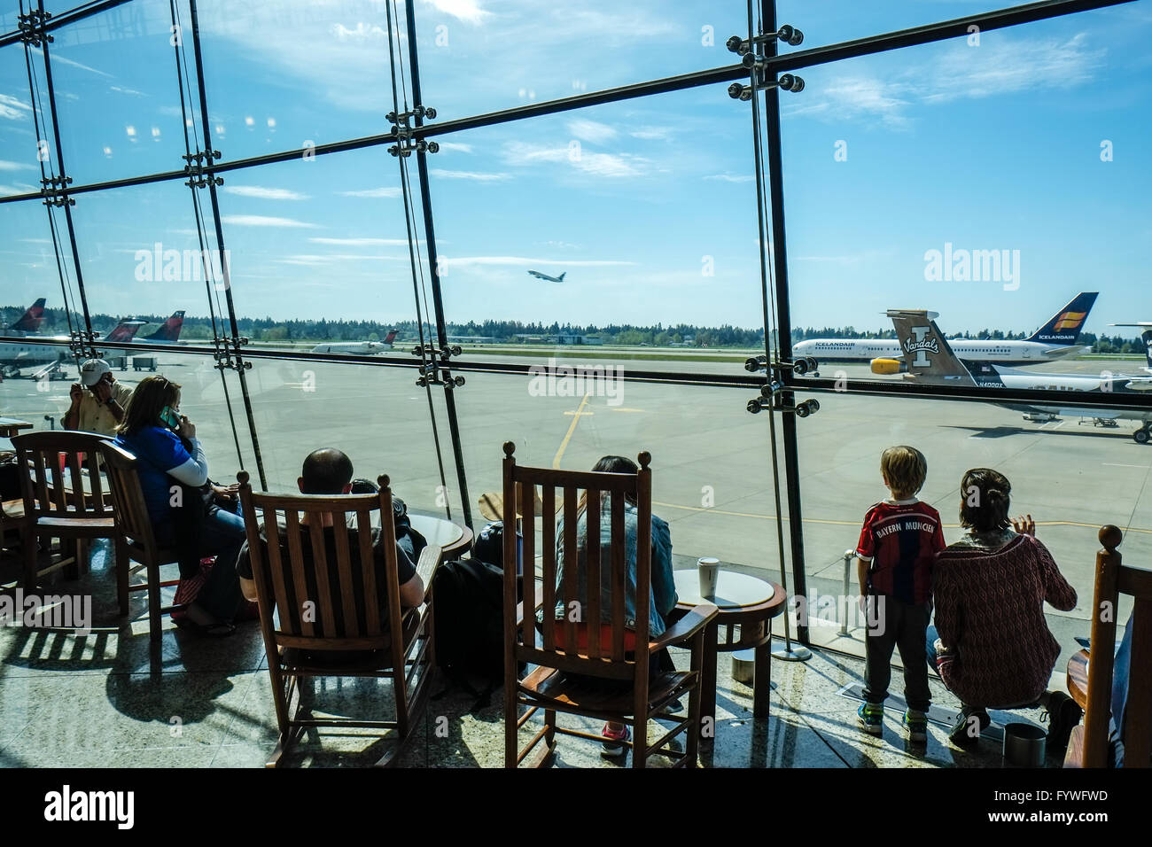 Seattle SEATAC International airport central terminal Stock Photo - Alamy