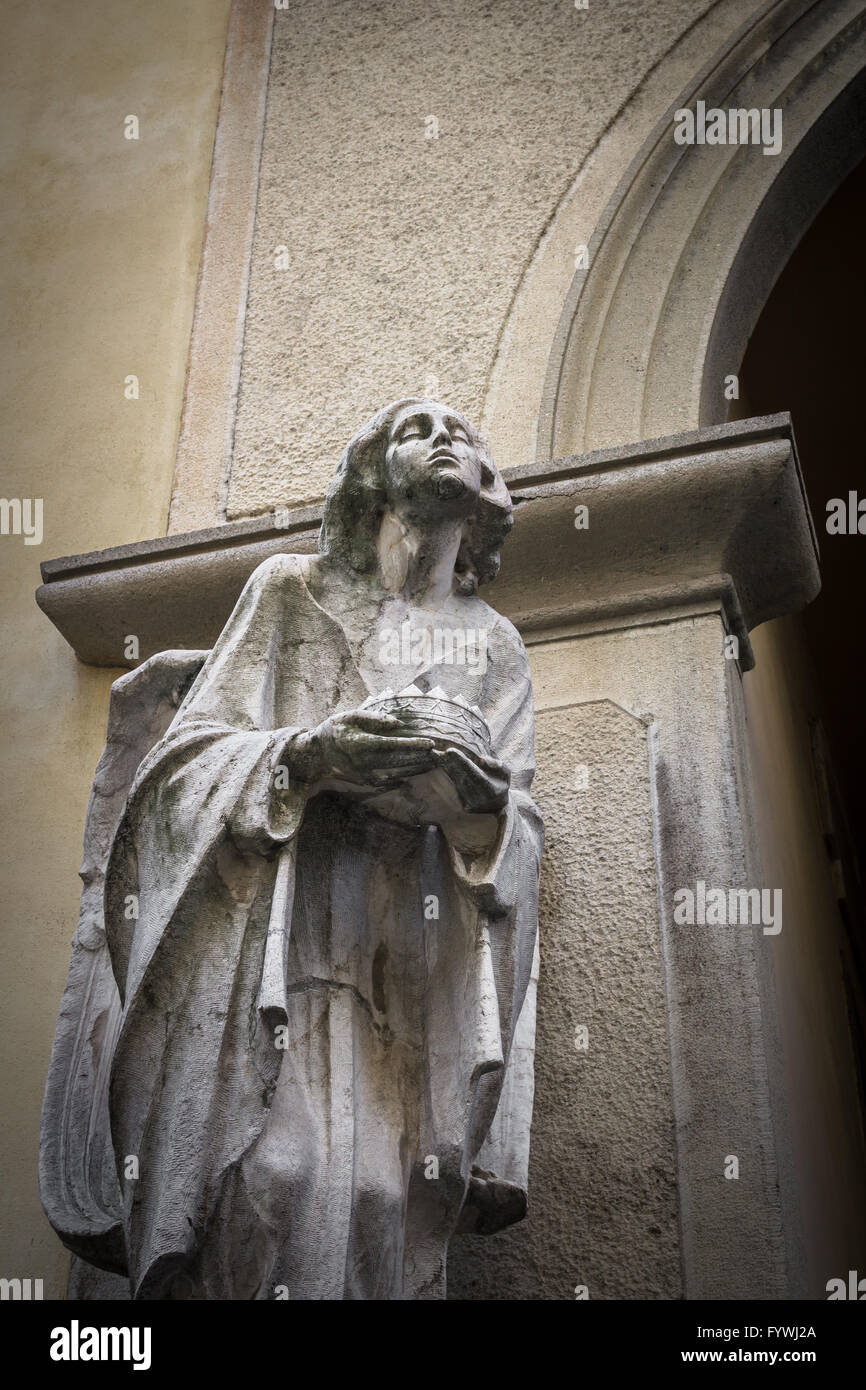 Marble arch crown hi-res stock photography and images - Alamy