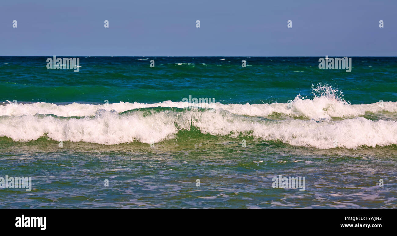 Wave with foam hi-res stock photography and images - Alamy
