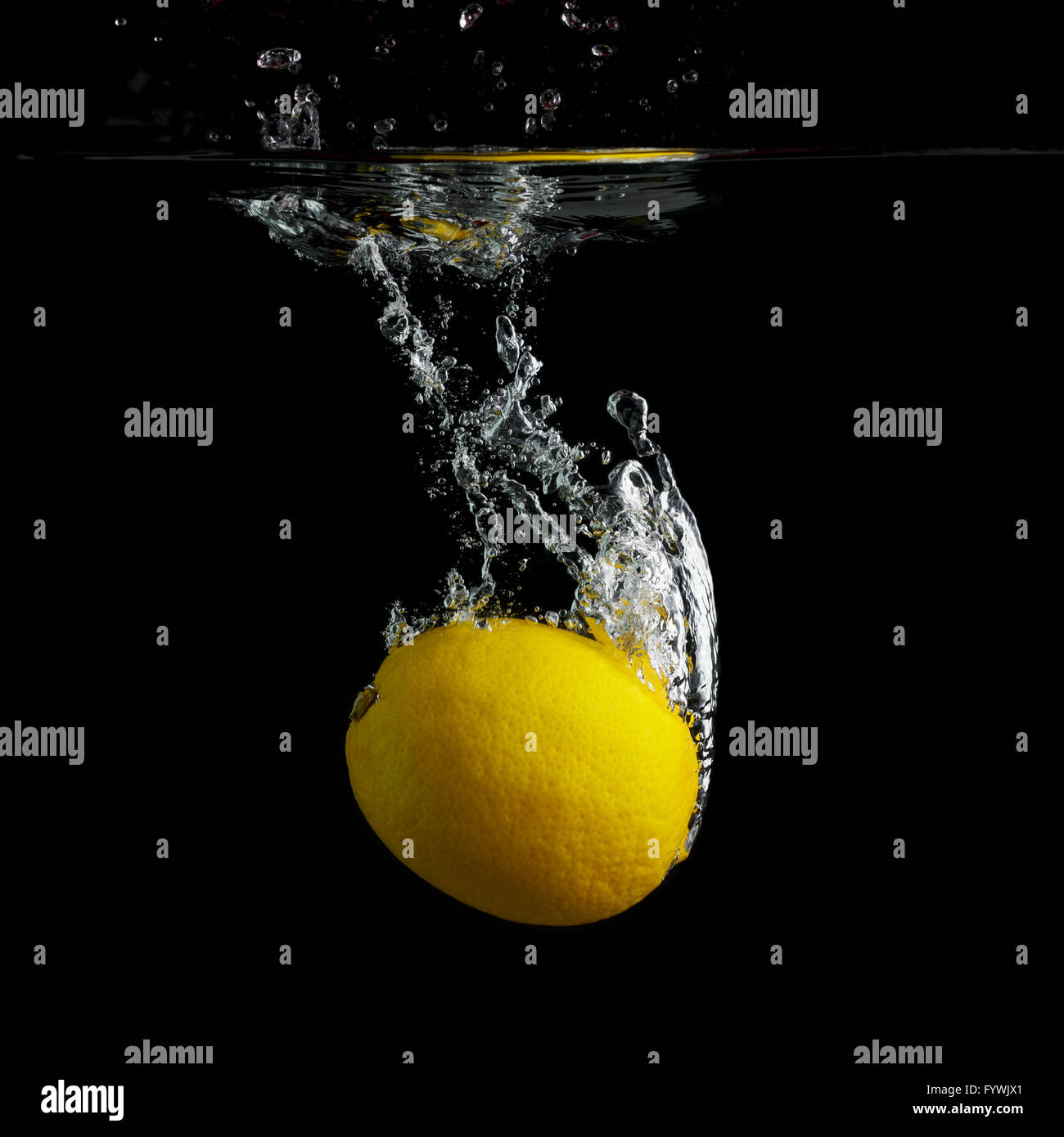 Lemon in water Stock Photo - Alamy