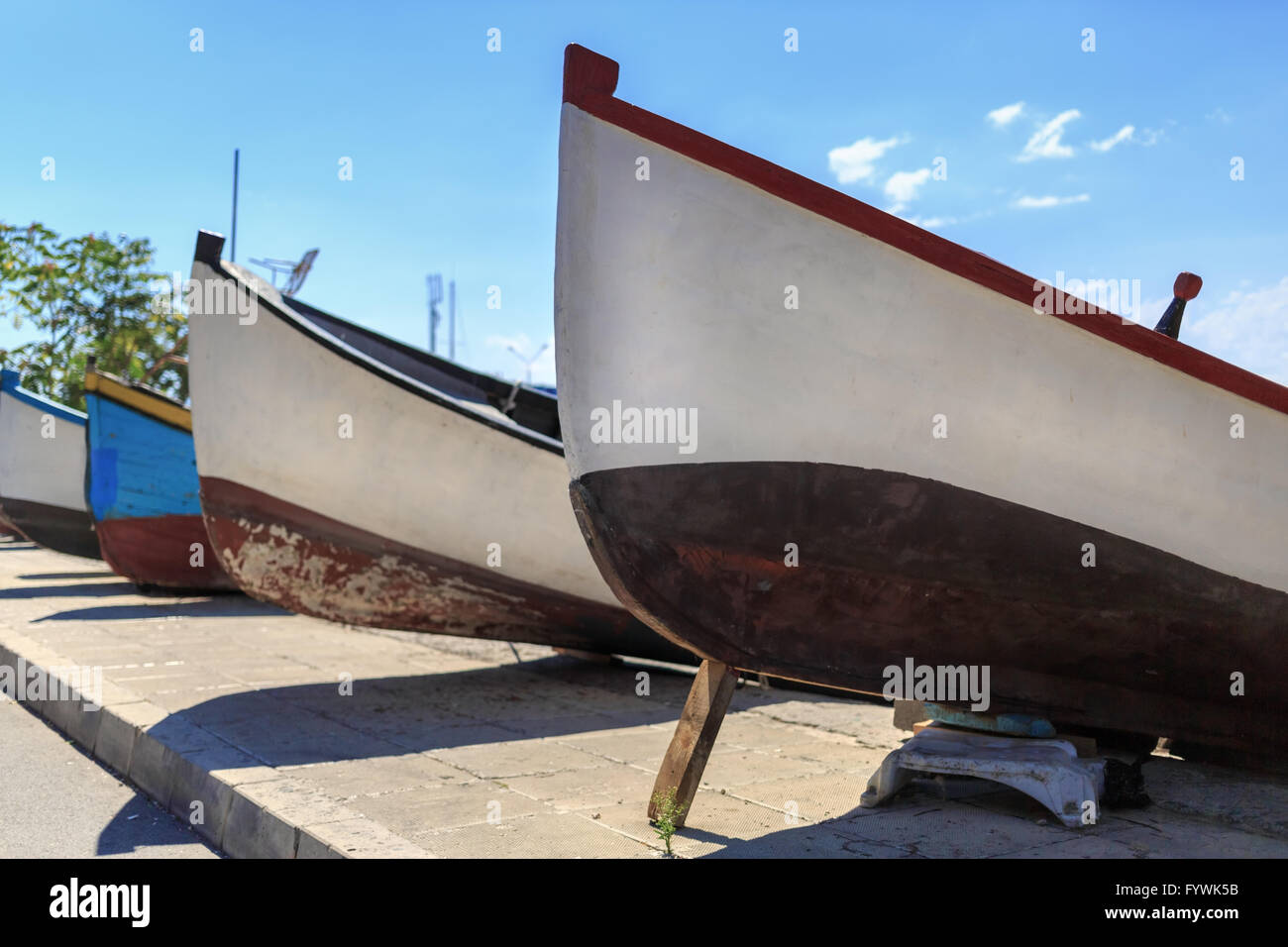 Abandoned rowing boats hi-res stock photography and images - Alamy
