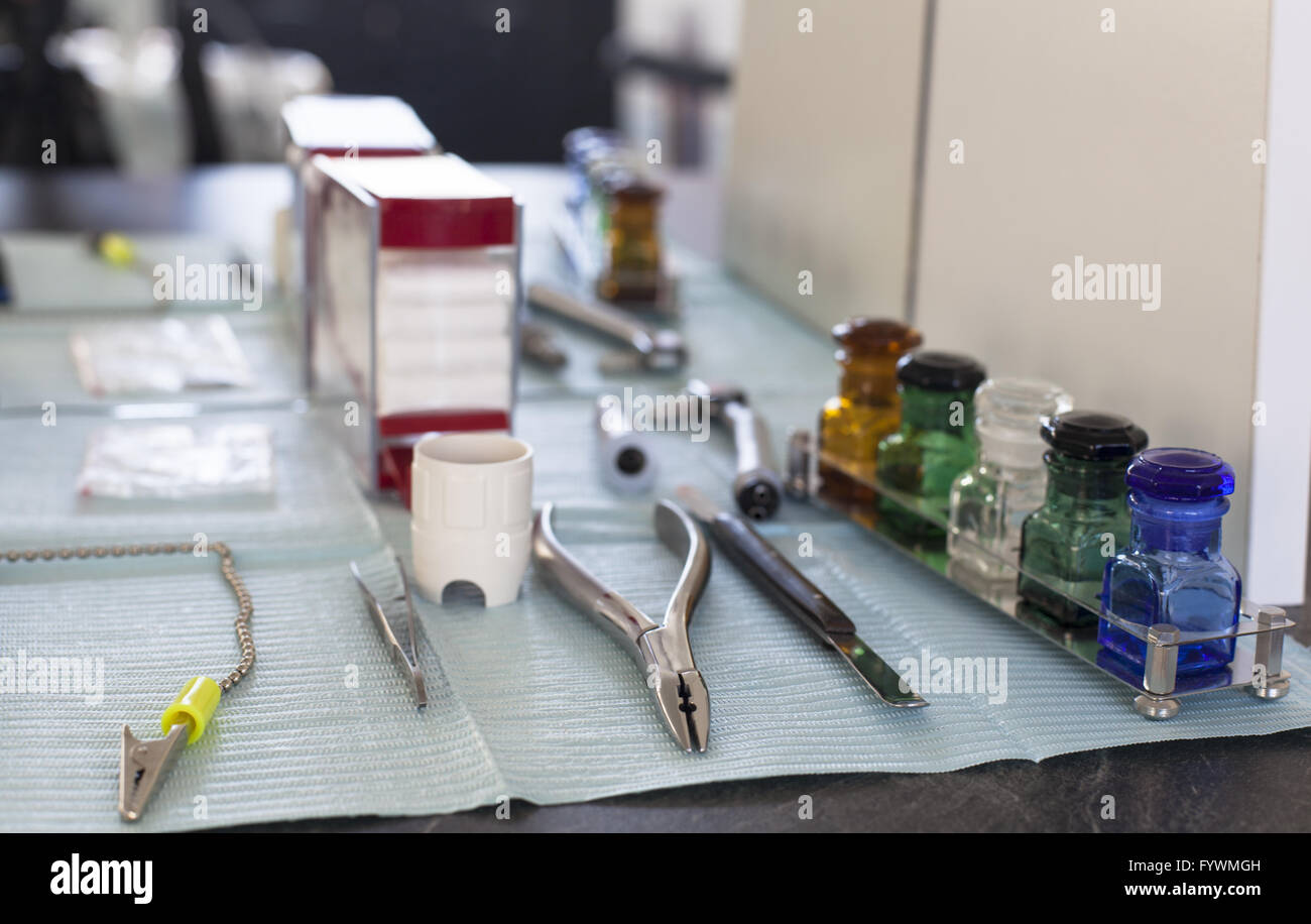 Dentist hand tools hi-res stock photography and images - Alamy