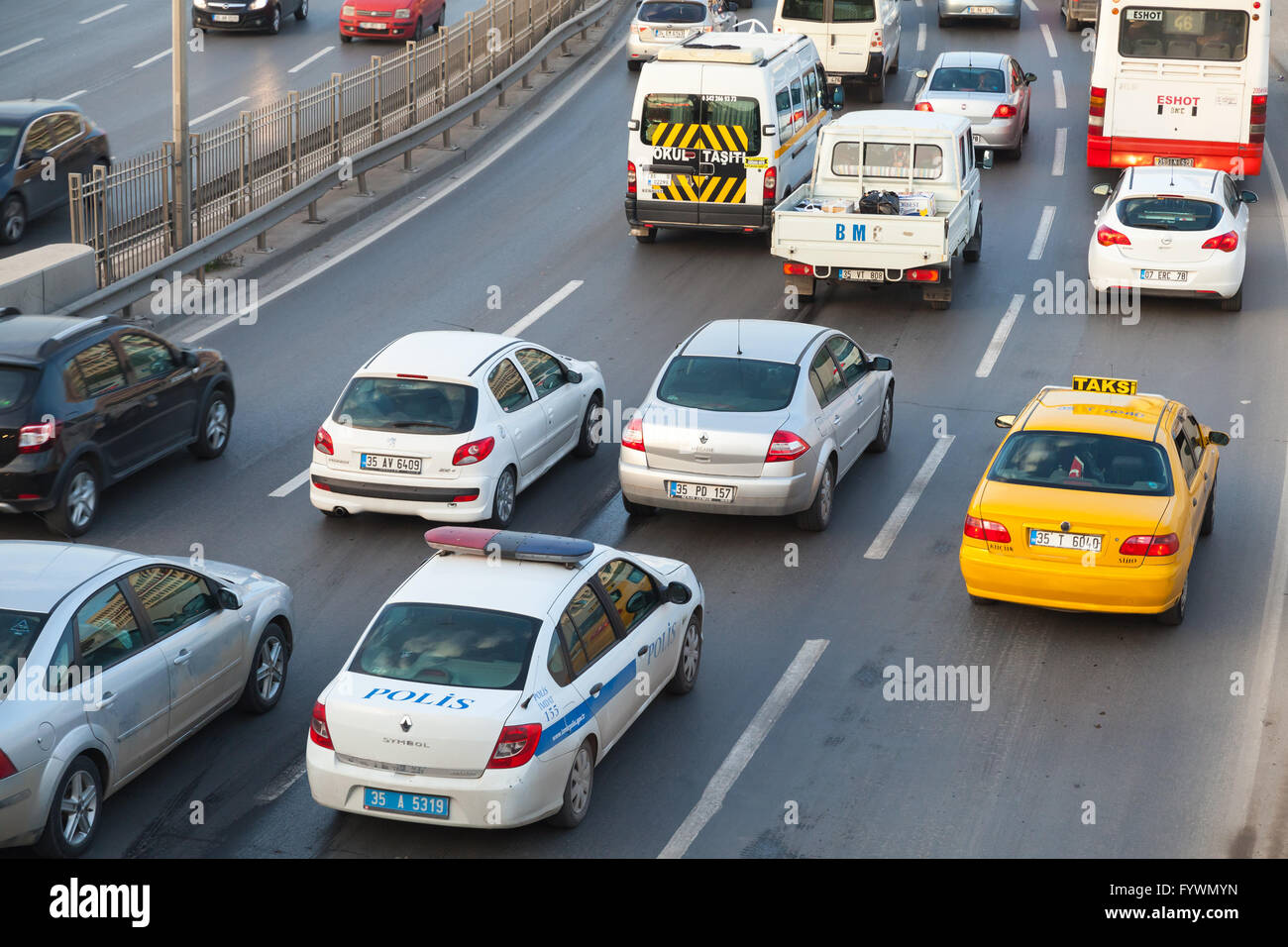 Cars on city highway hi-res stock photography and images - Alamy