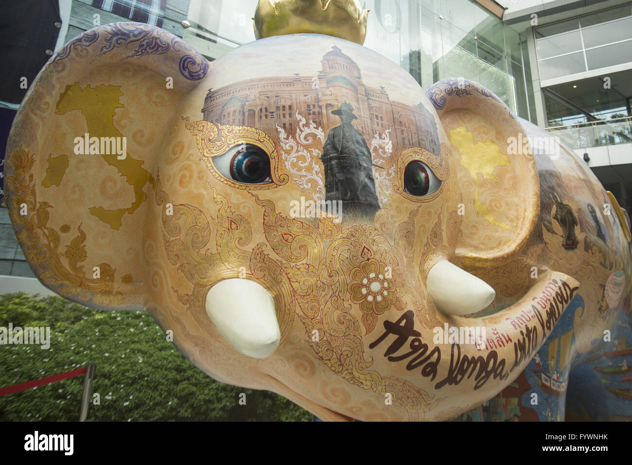Golden mount temple hi-res stock photography and images - Alamy