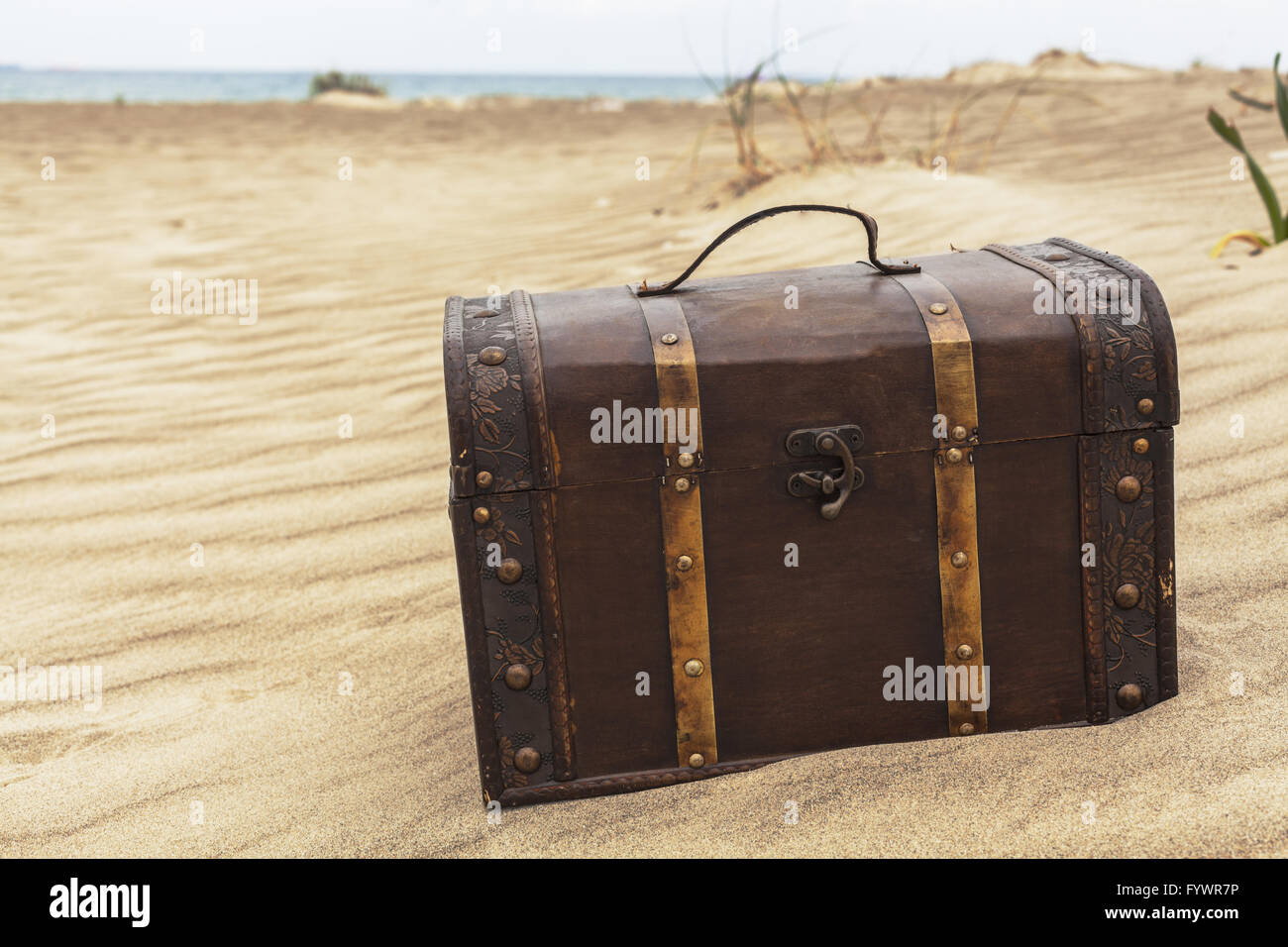 Pirate buried treasure beach hi-res stock photography and images - Alamy