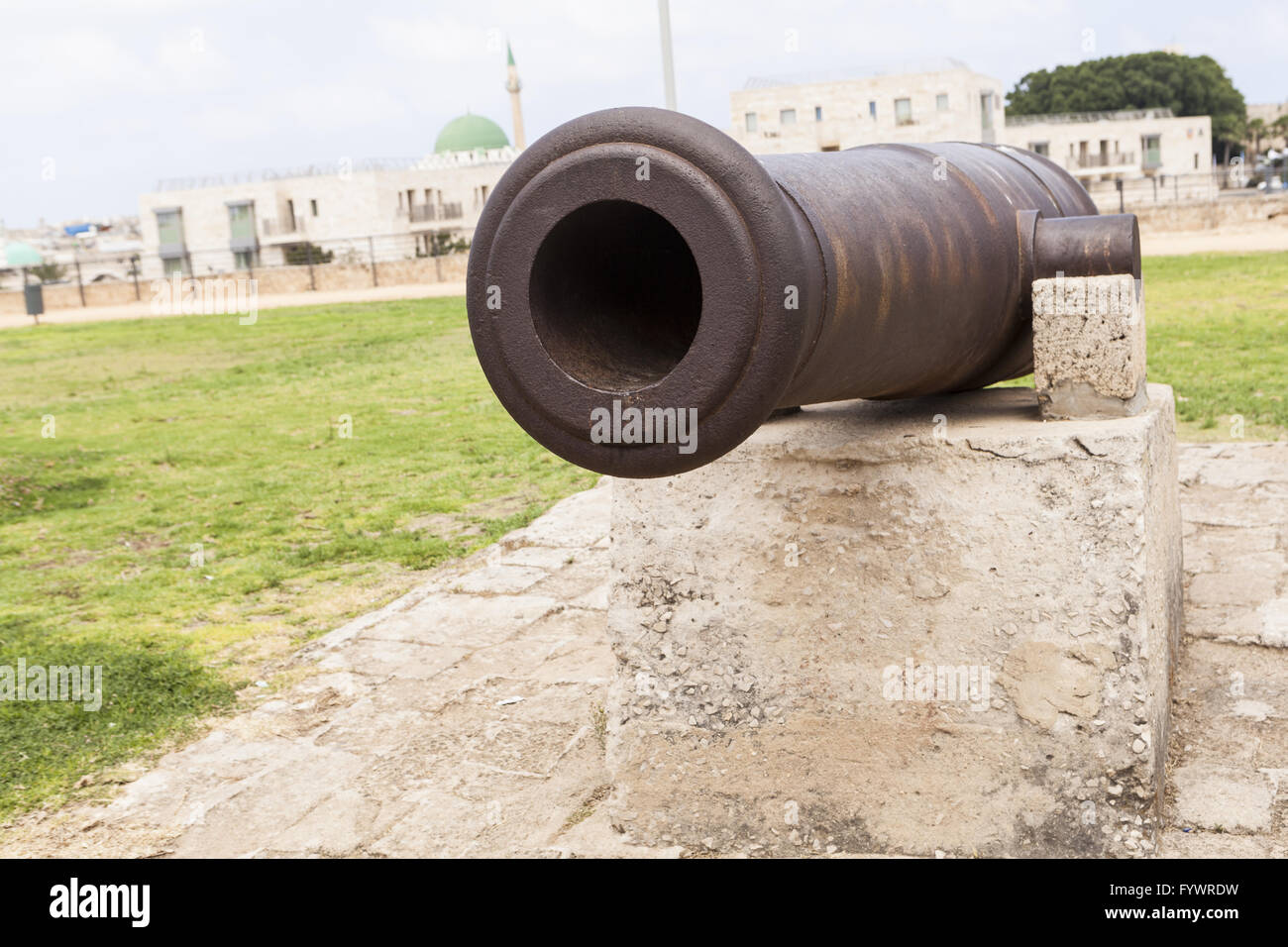 Bronze old rusty cannon hi-res stock photography and images - Alamy