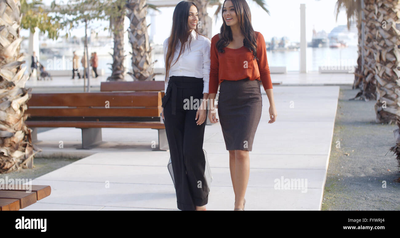 Two business girls walking hi-res stock photography and images - Alamy