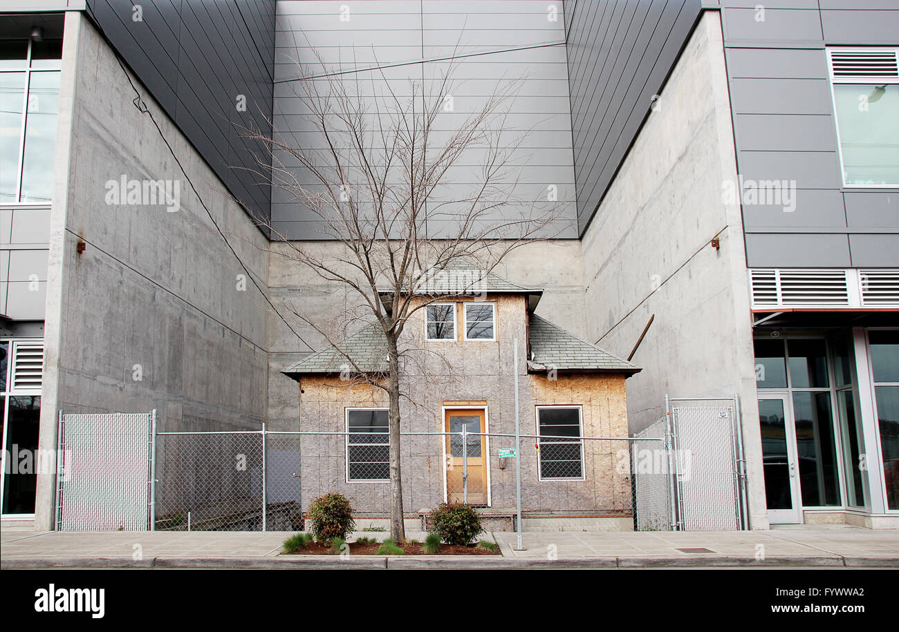 Seattle, USA. 20th Apr, 2016. The so-called 'Up' house stands between ...