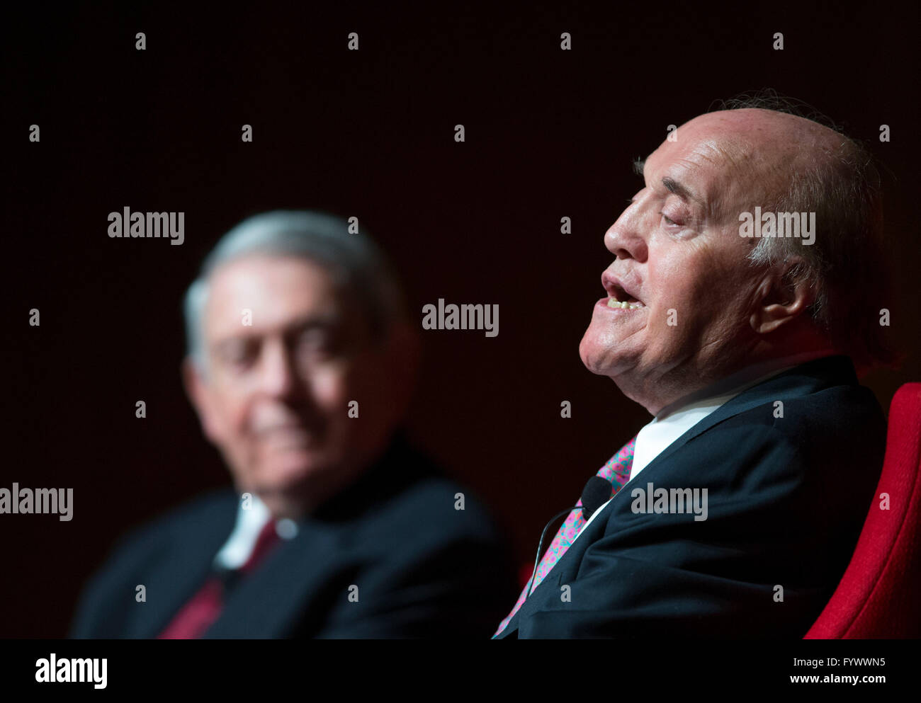 Peter Arnett, former AP correspondent and veteran journalist in Vietnam ...