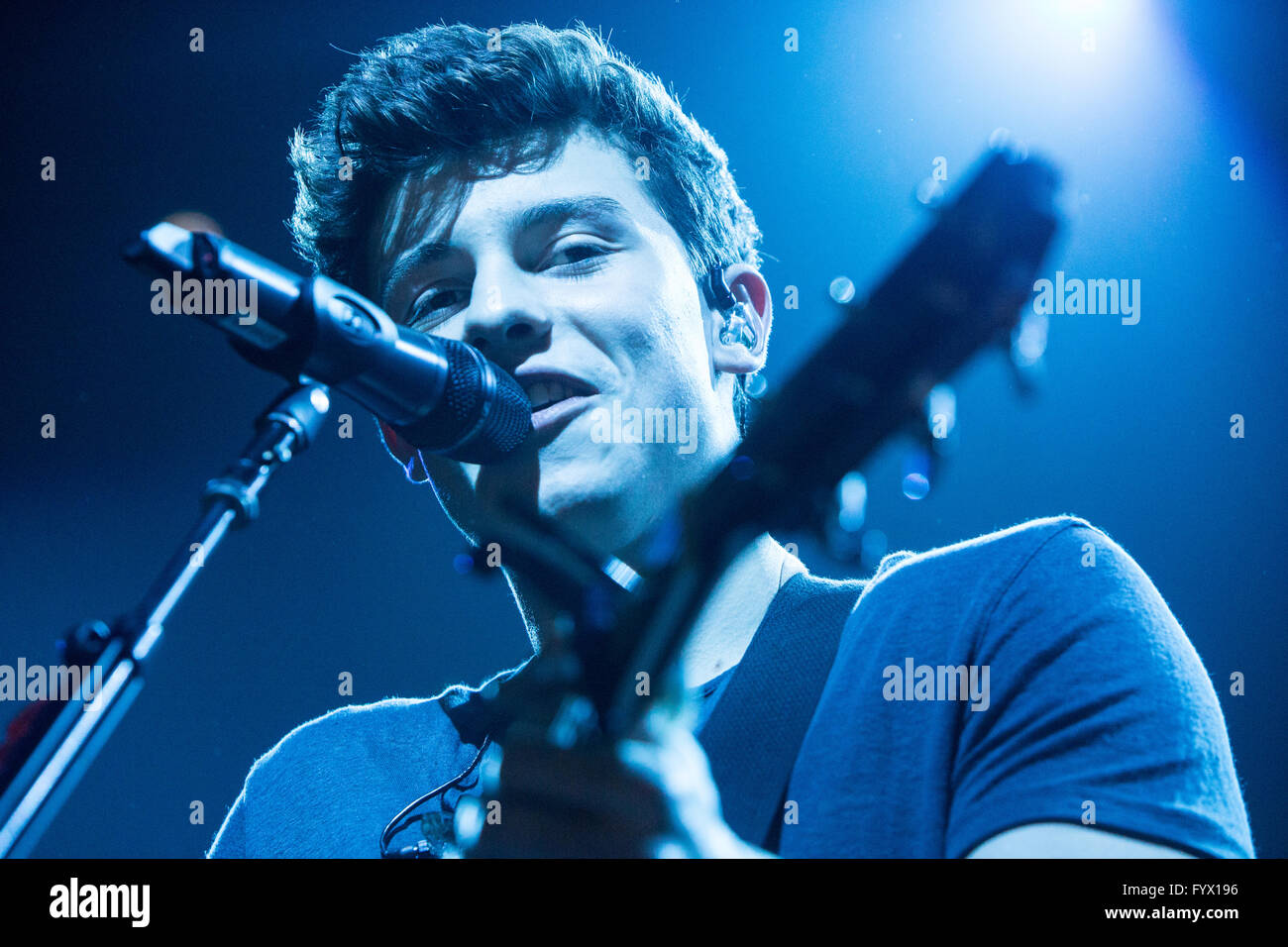 Shawn mendes 2016 hi-res stock photography and images - Alamy