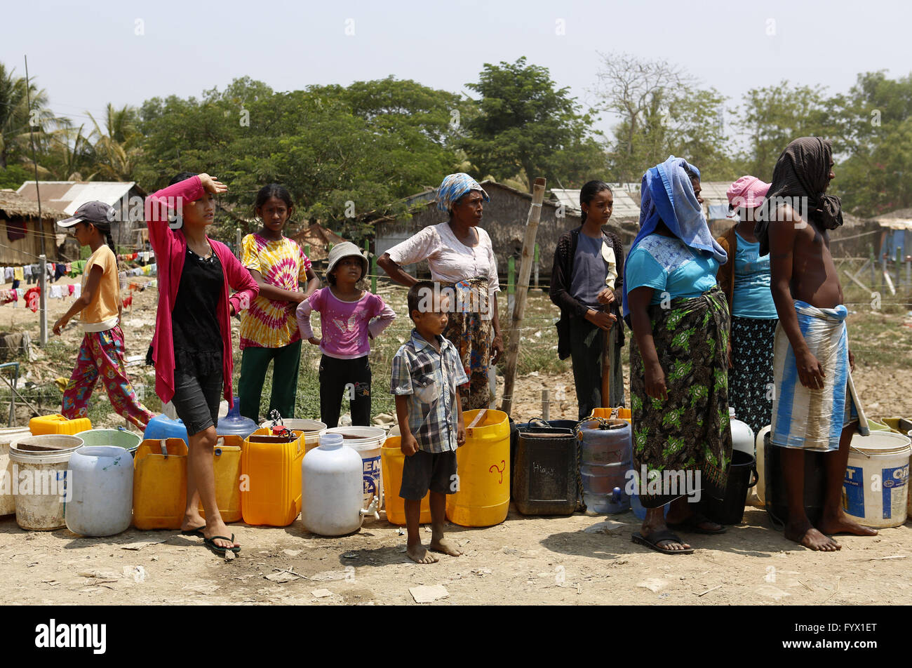 Niño myanmar hi-res stock photography and images - Alamy
