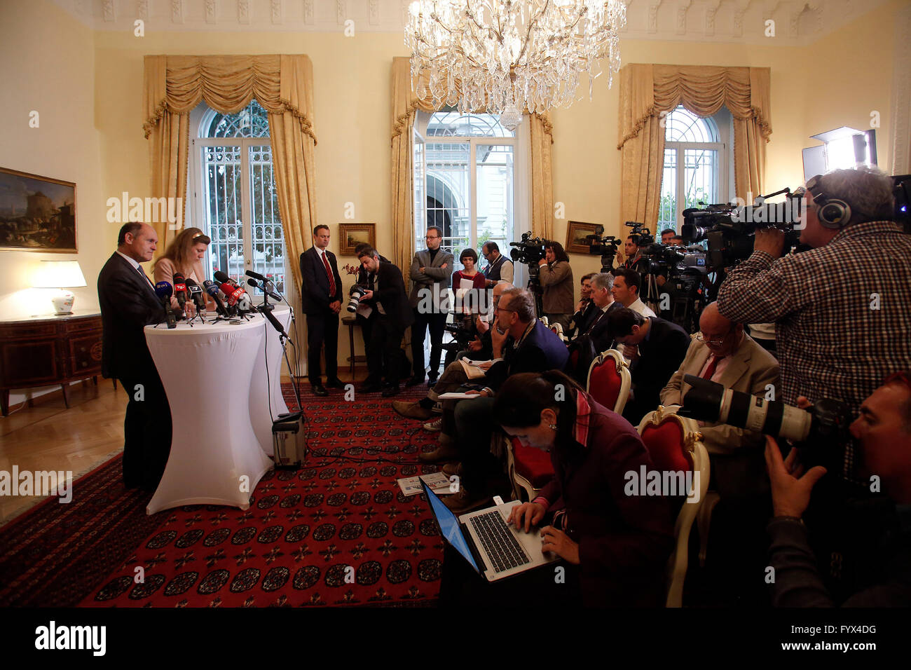 Border barriers hi-res stock photography and images - Alamy