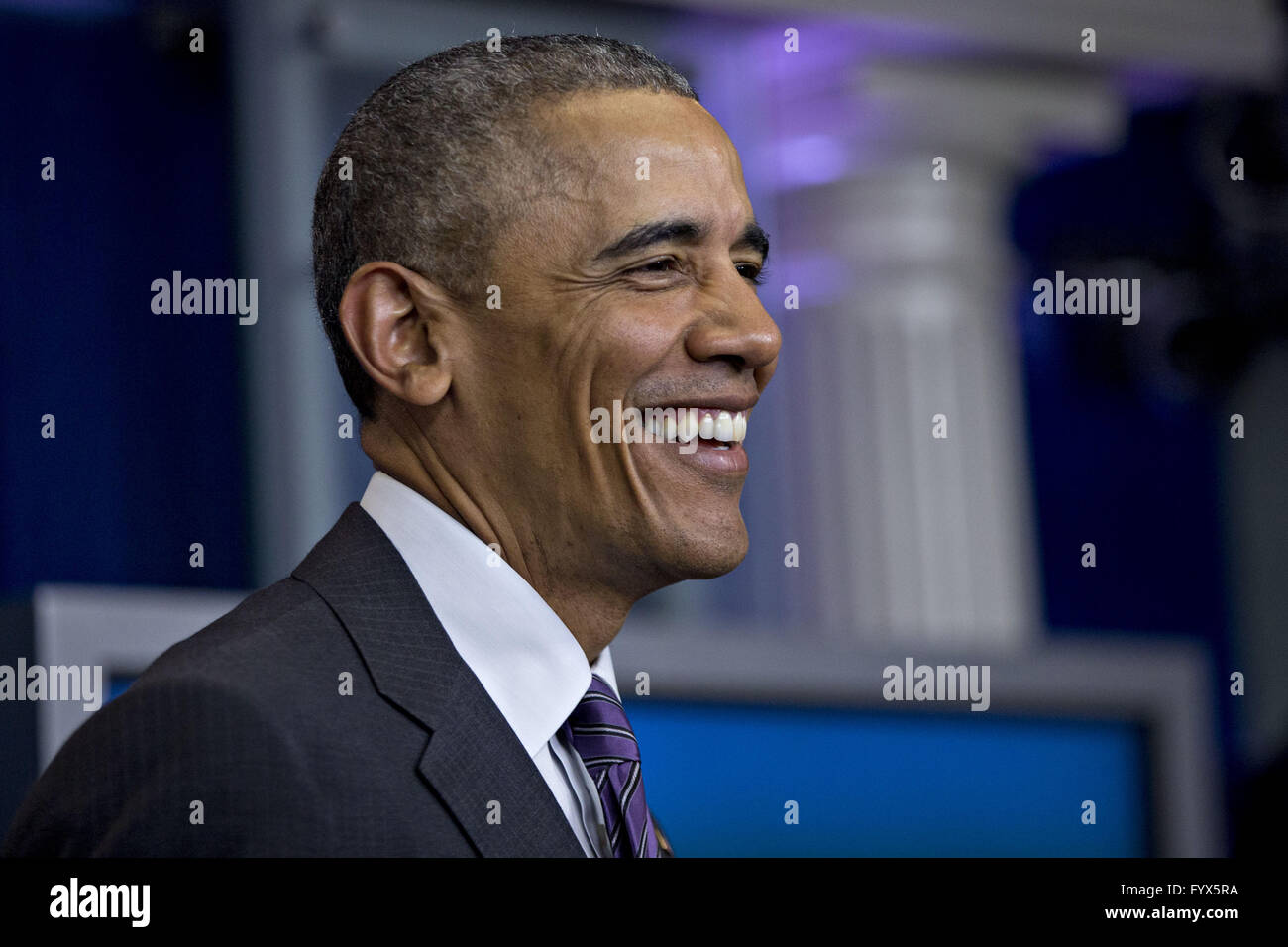 U s president obama smiles u s hi-res stock photography and images - Alamy