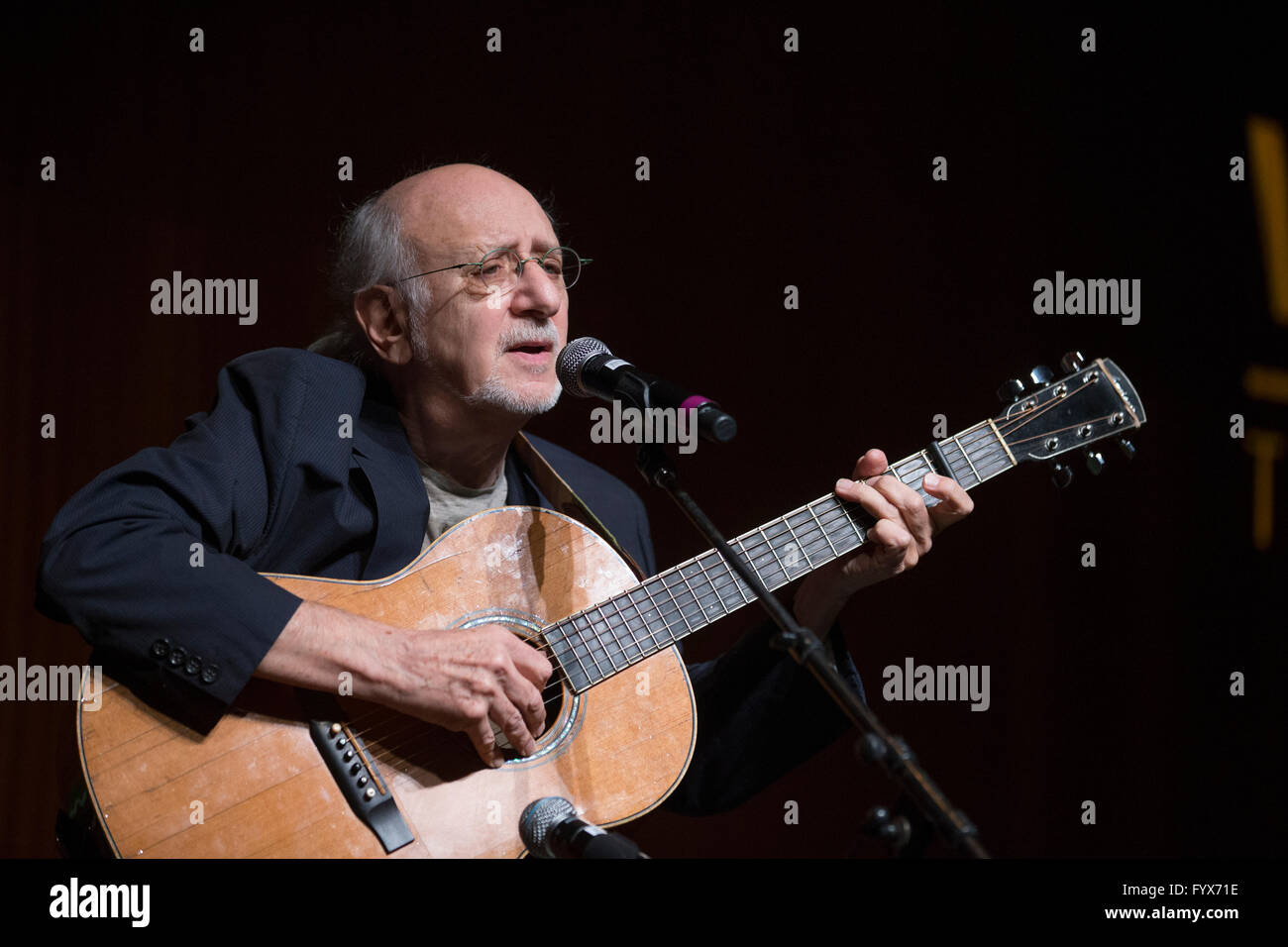 Peter yarrow hi-res stock photography and images - Alamy